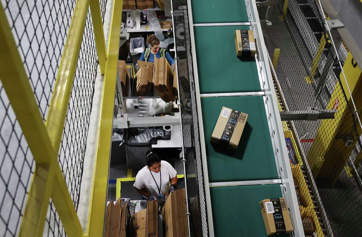 How Amazon’s new fulfillment center is achieving faster delivery