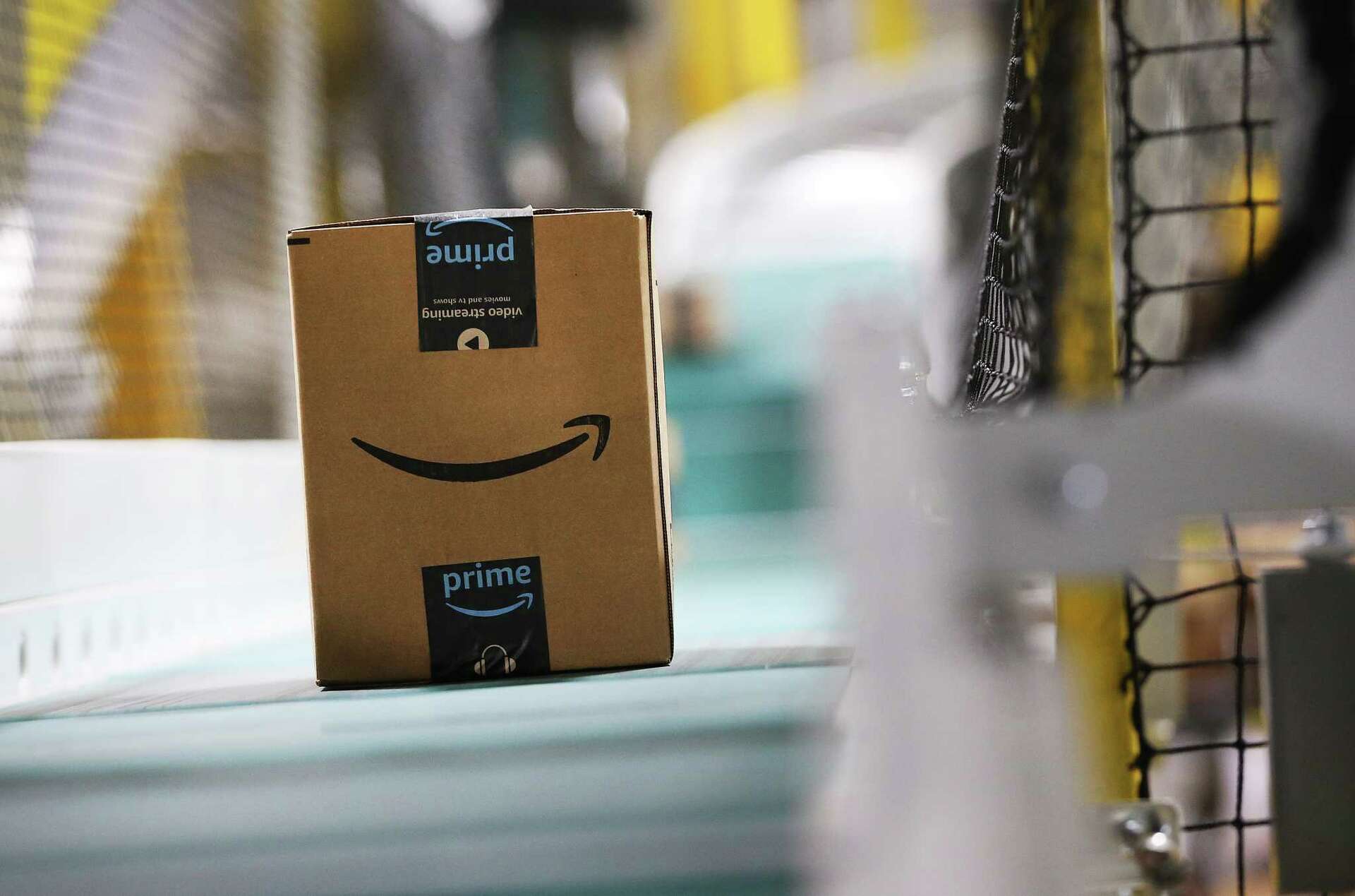 How Amazon’s new fulfillment center is achieving faster delivery