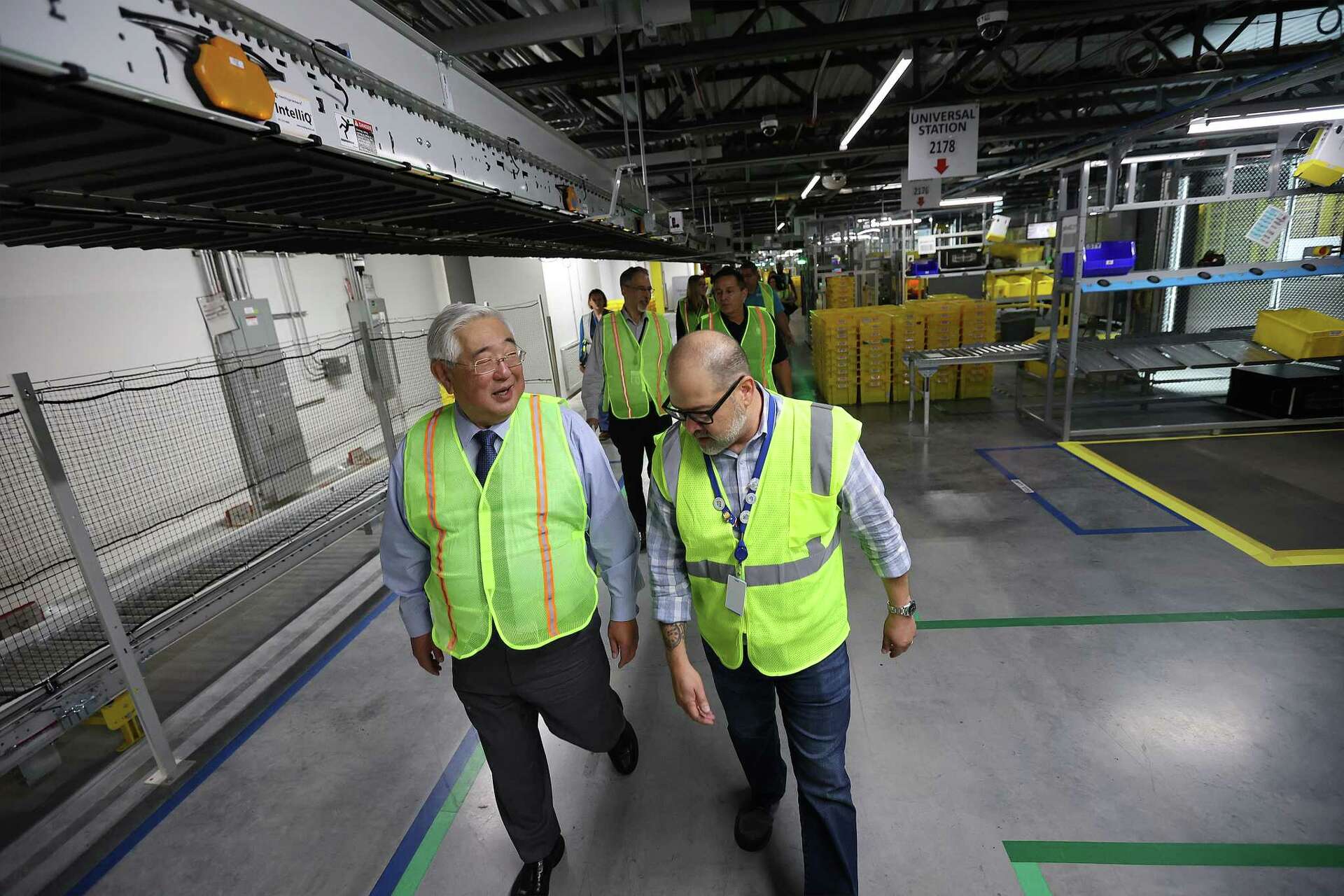 How Amazon’s new fulfillment center is achieving faster delivery