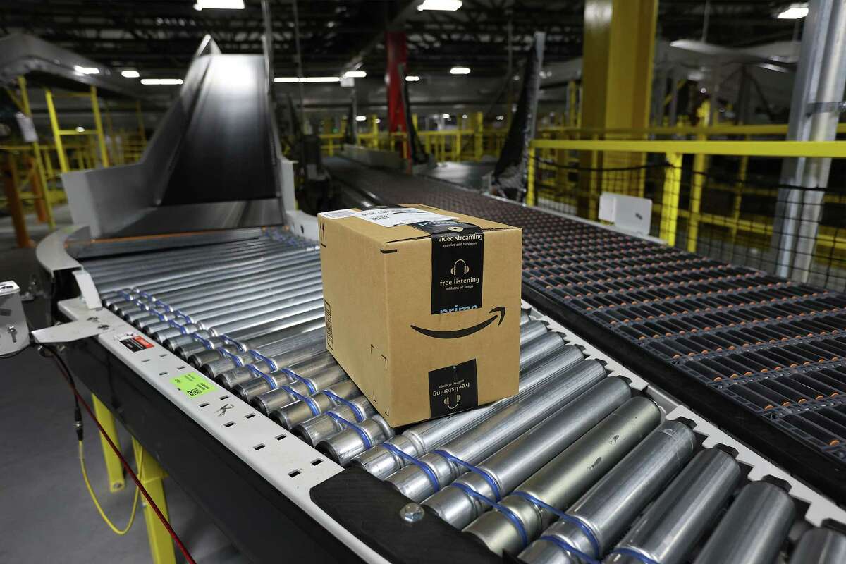 How Amazon’s new fulfillment center is achieving faster delivery