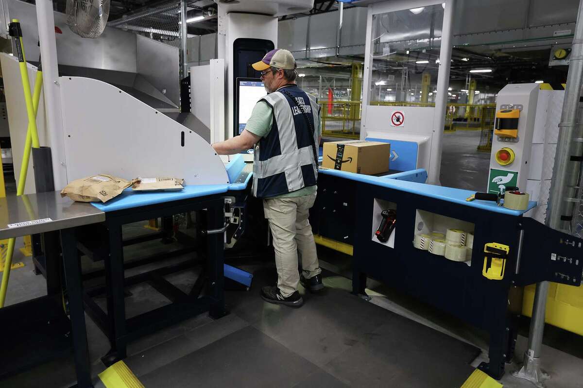 How Amazon’s new fulfillment center is achieving faster delivery