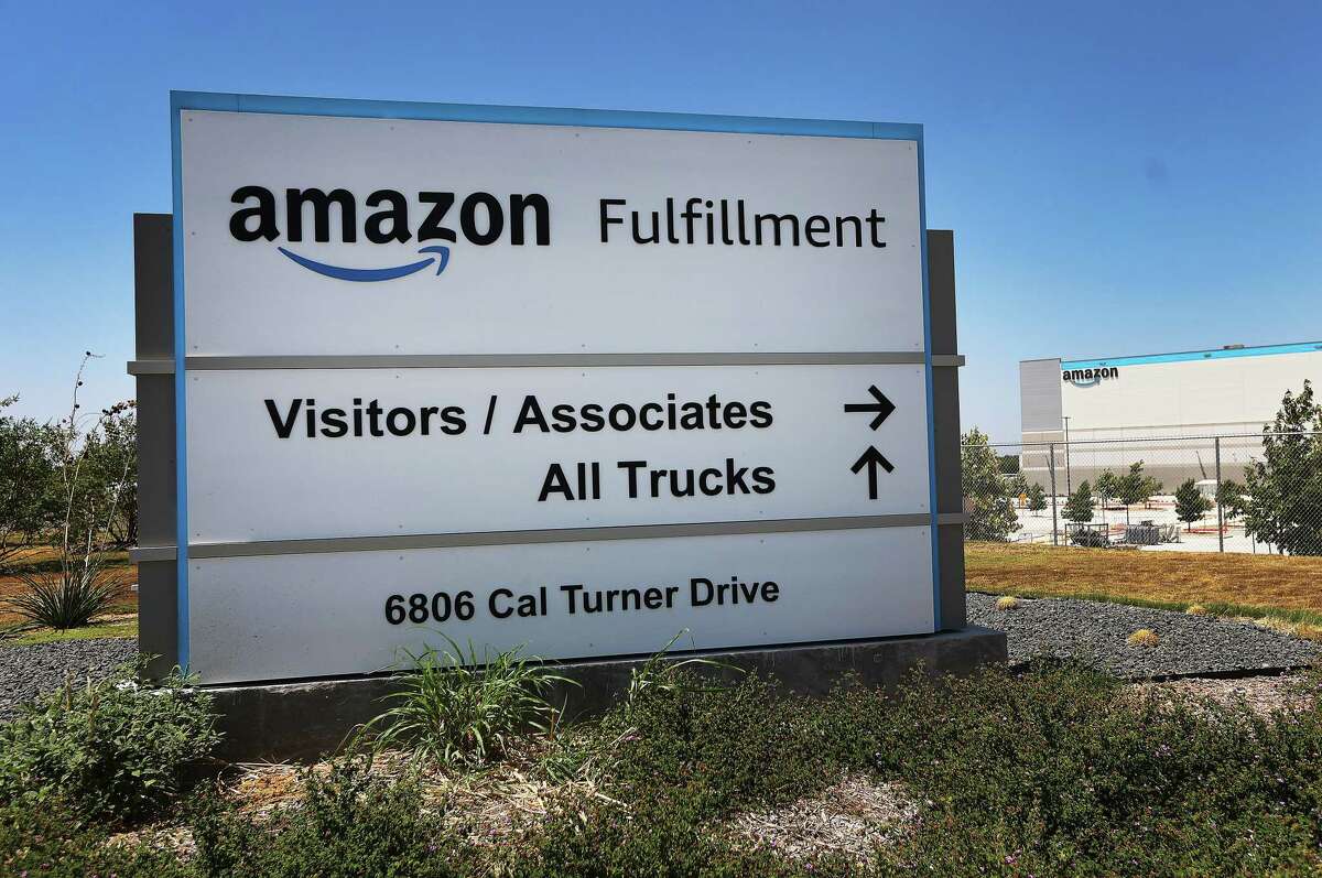 How Amazon’s new fulfillment center is achieving faster delivery