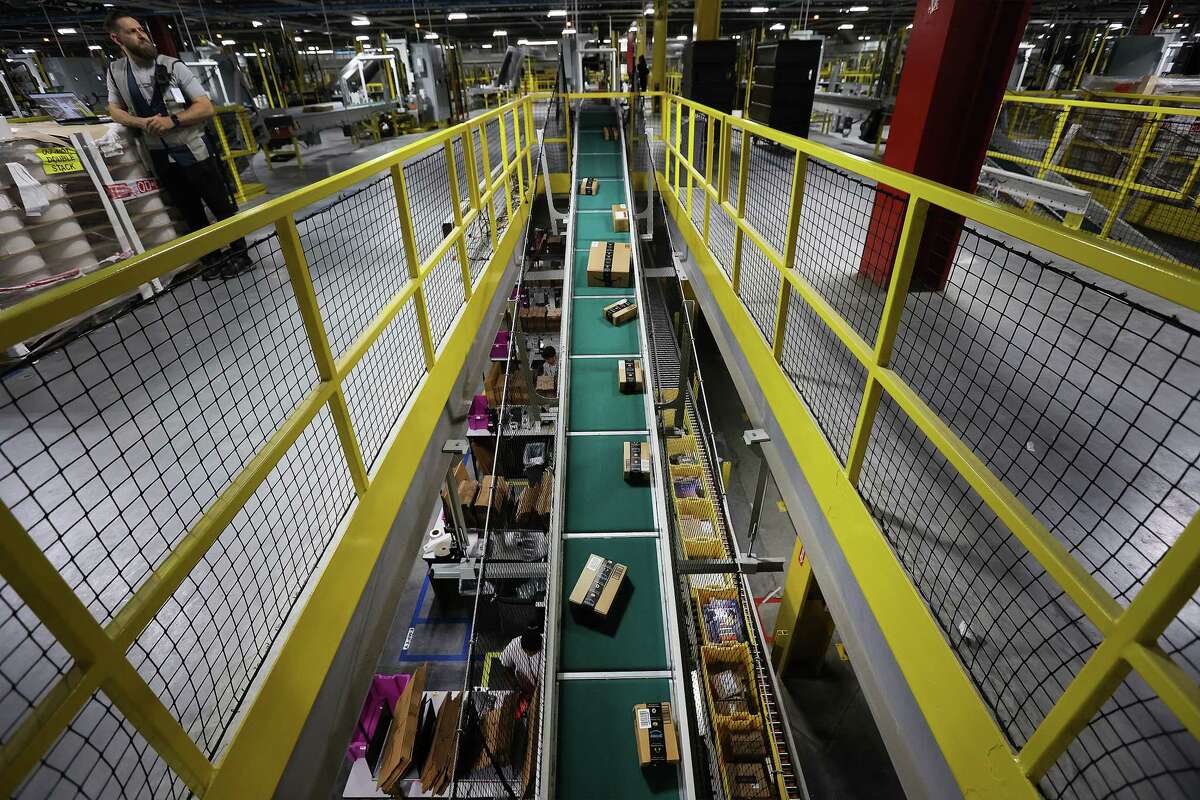 How Amazon’s new fulfillment center is achieving faster delivery