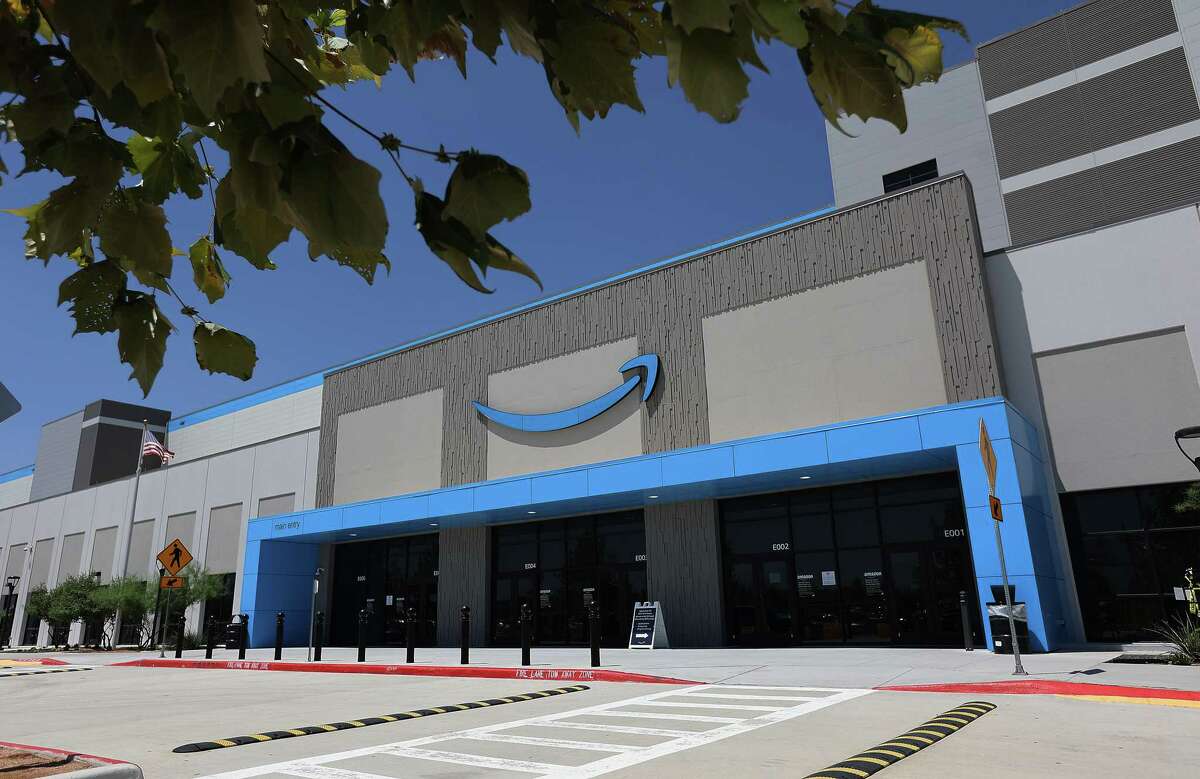 How Amazon’s new fulfillment center is achieving faster delivery