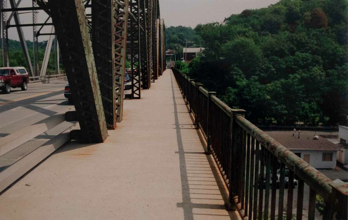 25 years ago, serial killer Gary Evans jumped from Troy-Menands bridge