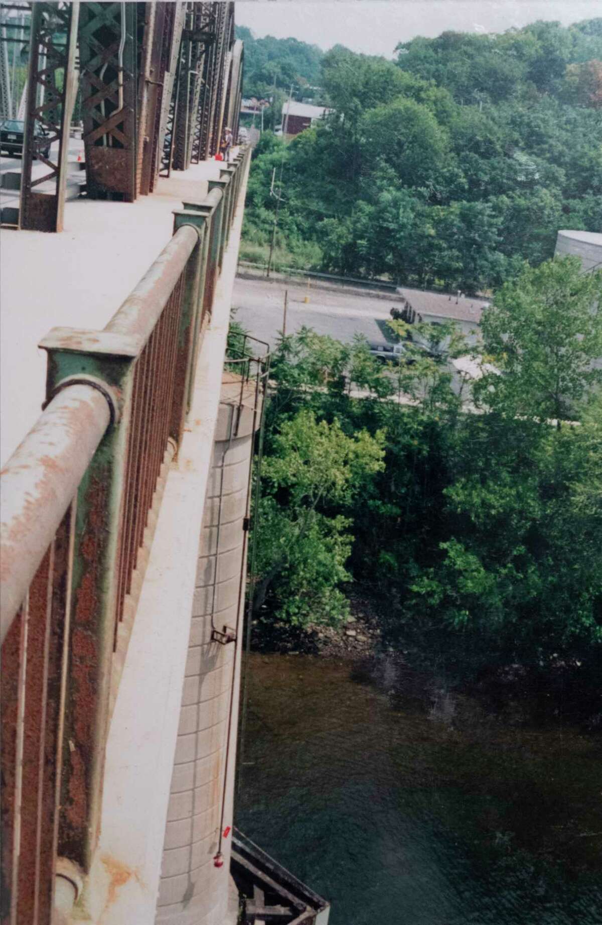 25 years ago, serial killer Gary Evans jumped from Troy-Menands bridge