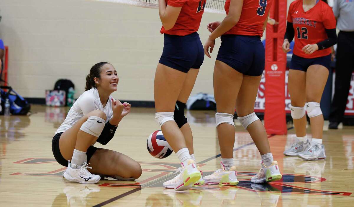 Jay volleyball improves to 2-0 with sweep of Roosevelt