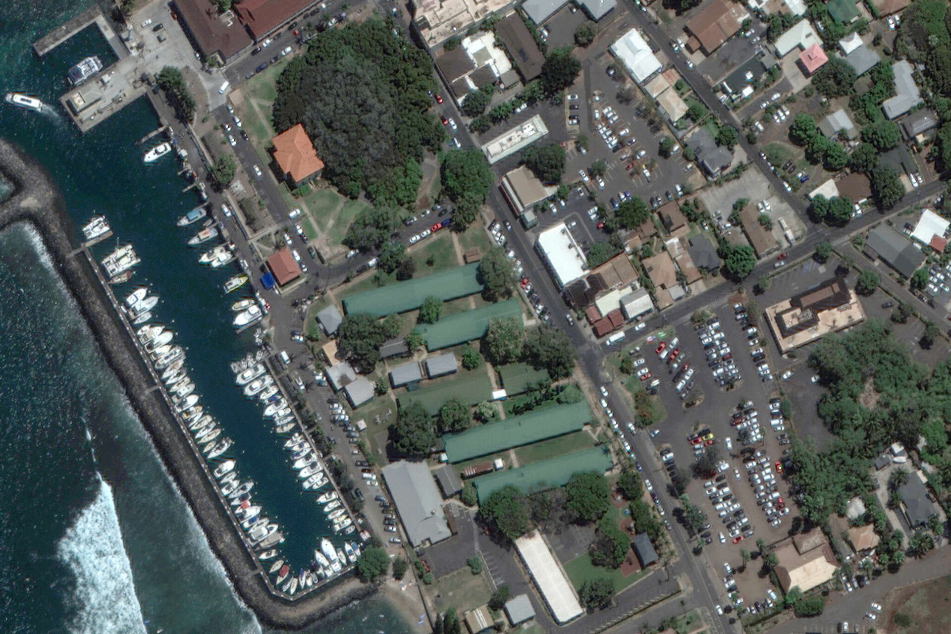 Before-and-after photos show Lahaina on Maui demolished by flames
