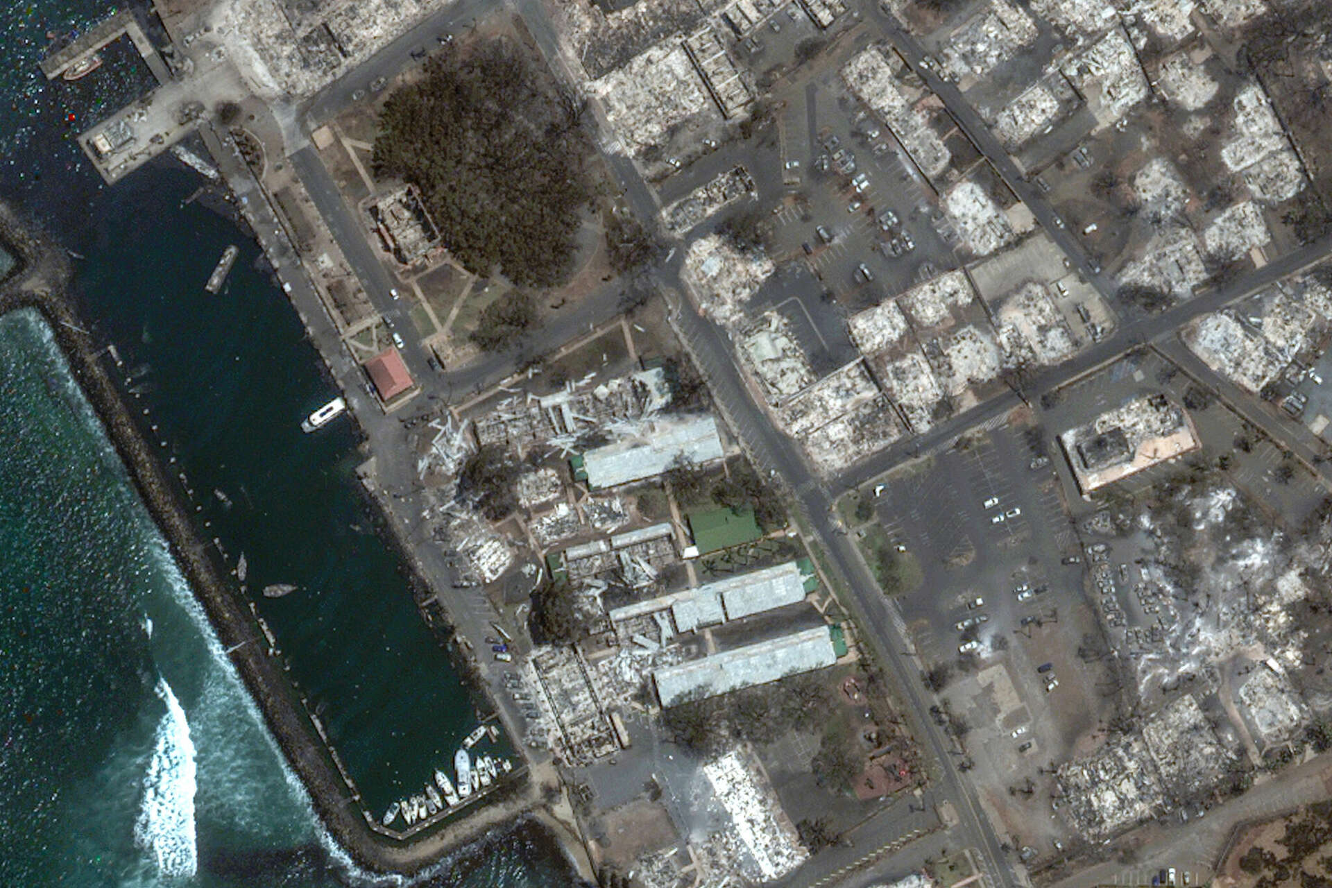 Before-and-after photos show Lahaina on Maui demolished by flames