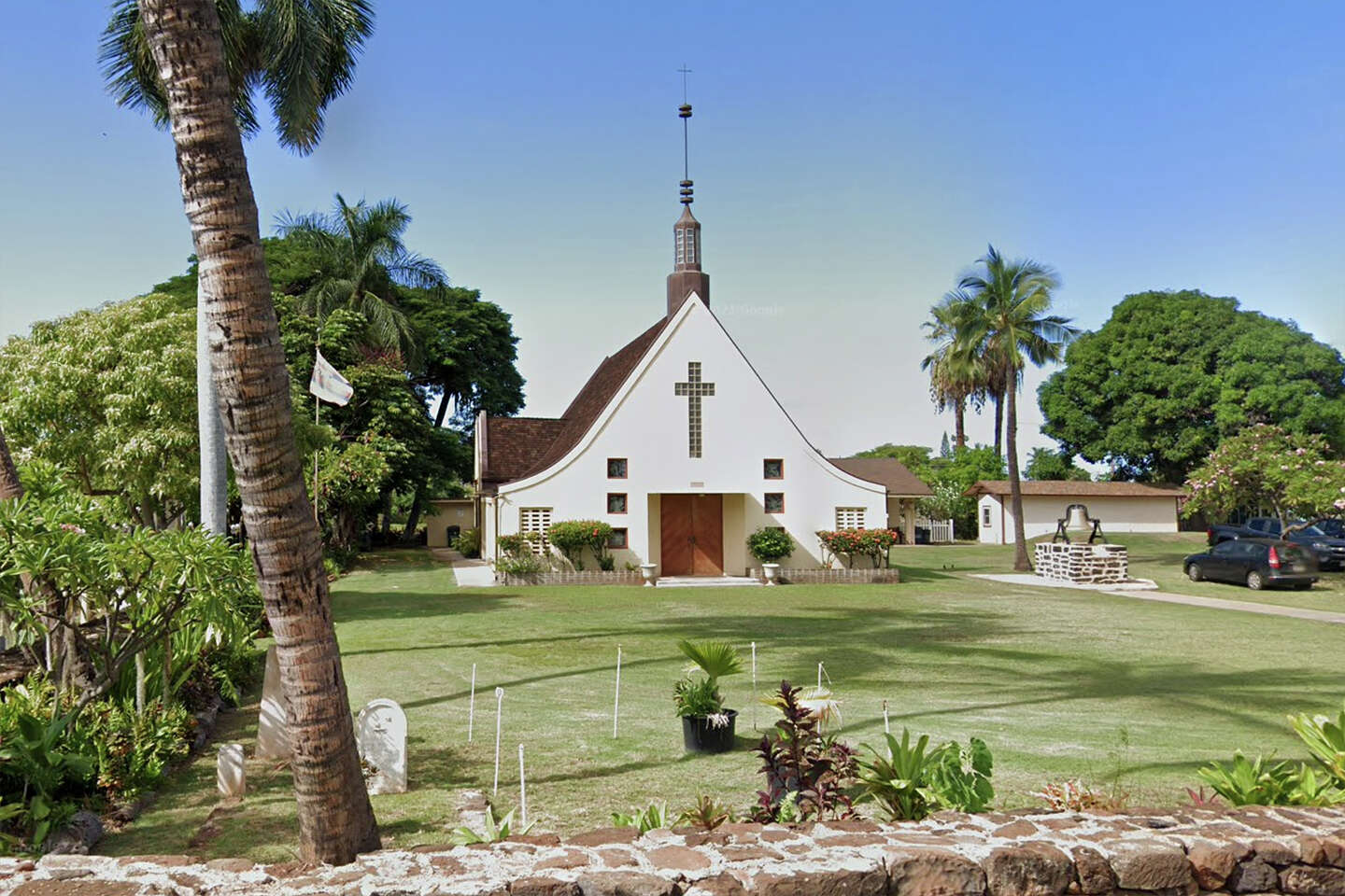 Before-and-after photos show Lahaina on Maui demolished by flames