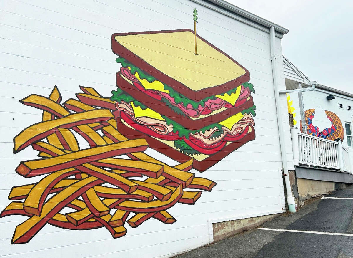Well-known NYC artist creates giant food mural at Middletown CT diner