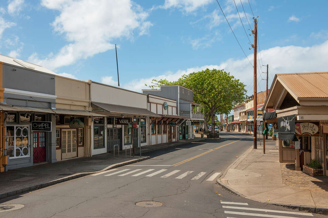 Before-and-after photos show Lahaina on Maui demolished by flames