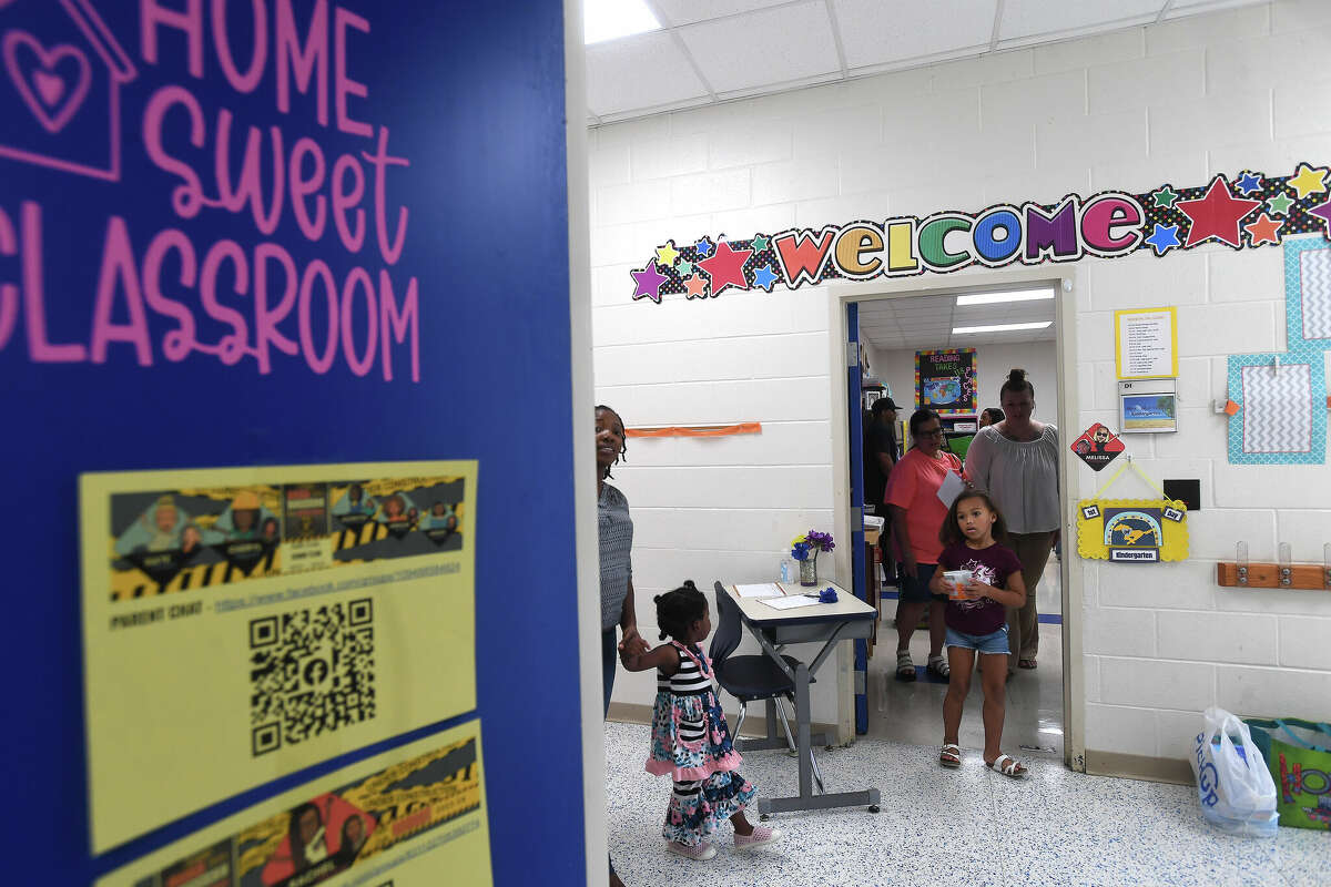 Beaumont elementaries hold Meet the Teacher night