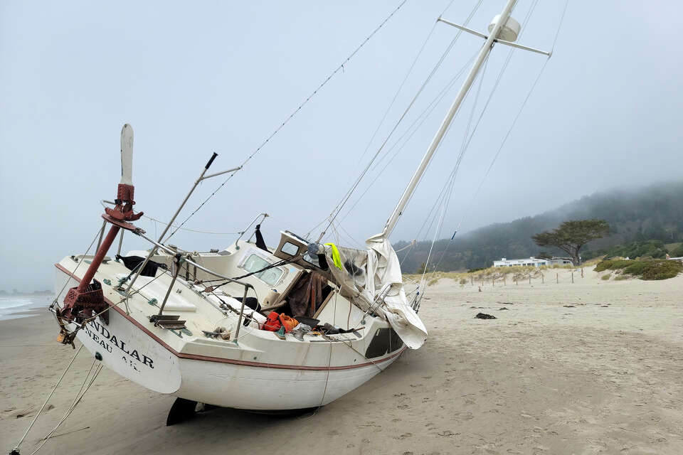 A sailboat is stuck on a Bay Area beach. It may be destroyed.
