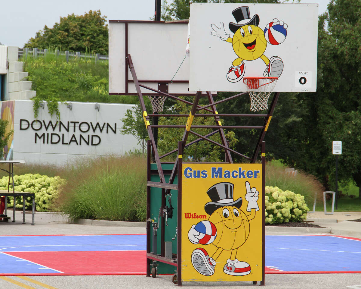 Gus Macker basketball sets up in Downtown Midland for weekend games