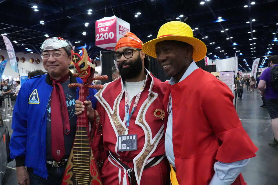 Houston mayor wears 'One Piece' costume for anime event