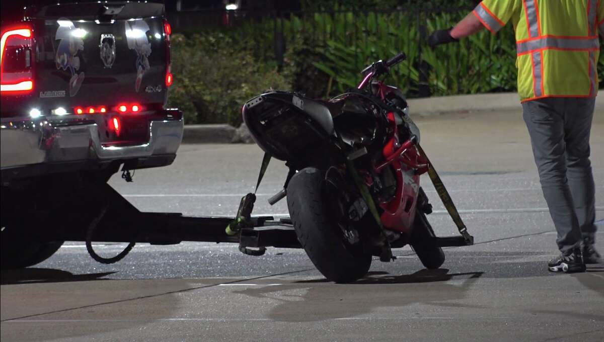 Flash mob spotted performing wheelies, other stunts in traffic