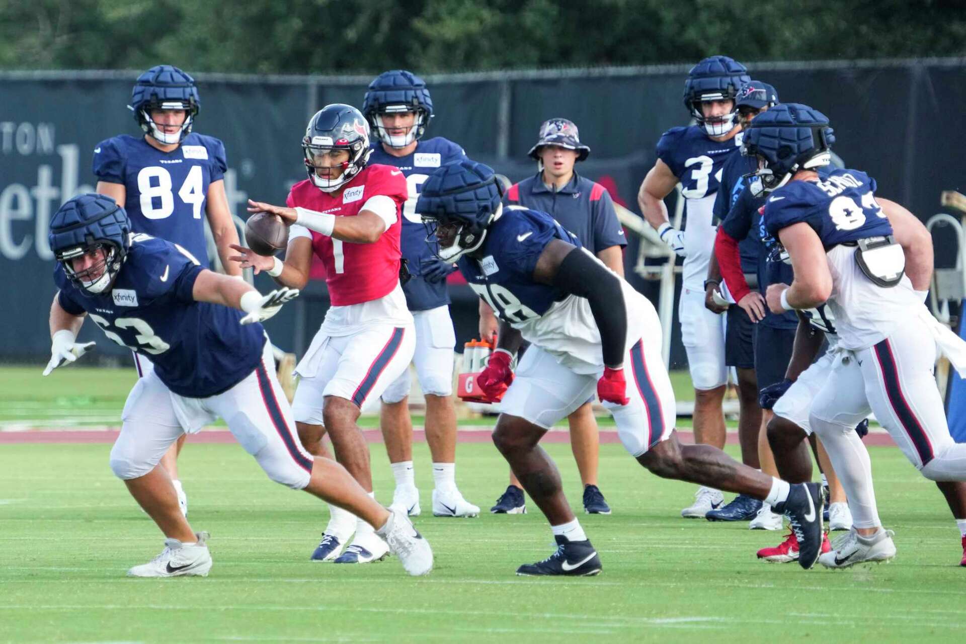 Houston Texans: Sign Michael Deiter, elevate 2 players