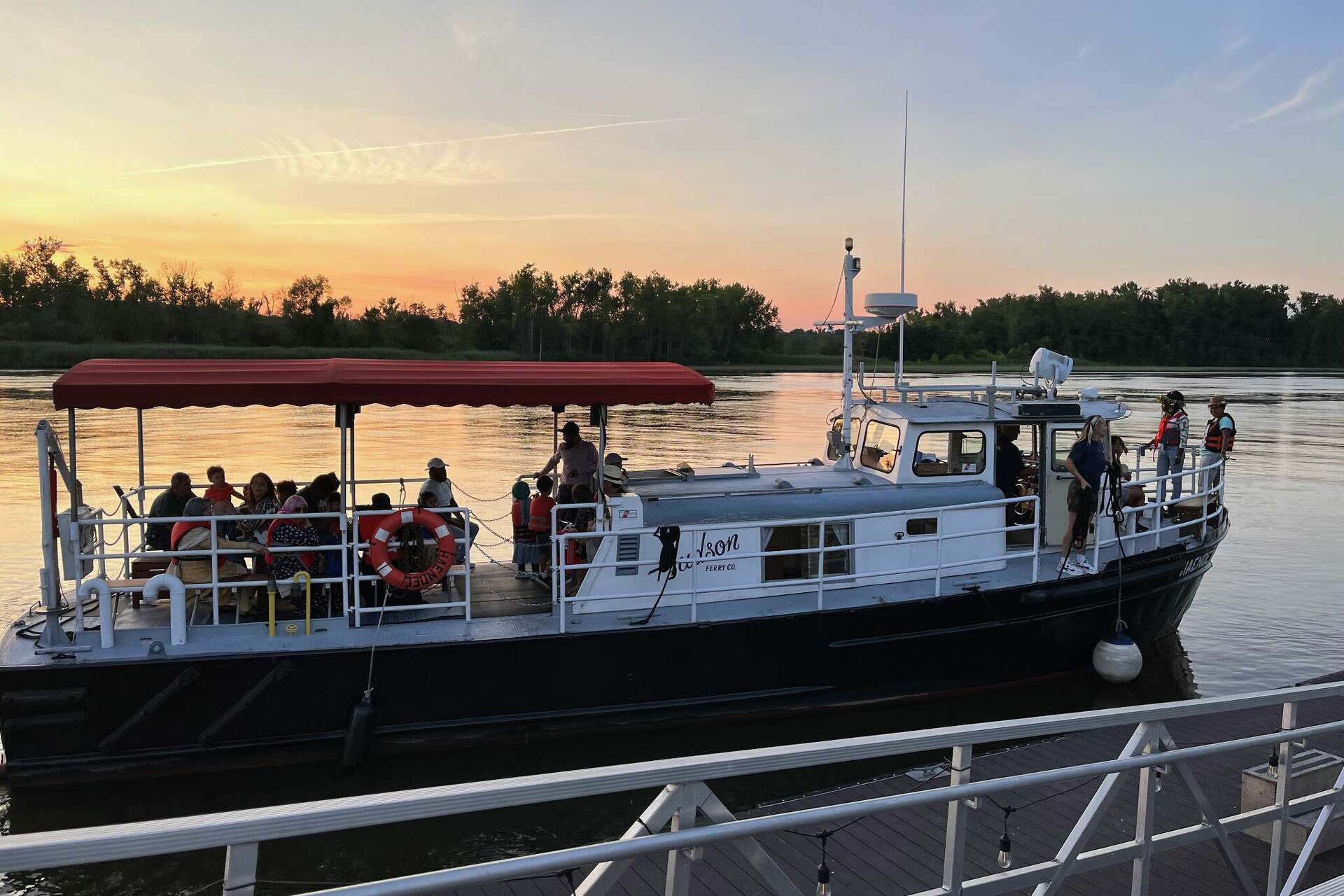 Hudson Ferry Co. is getting people on the river