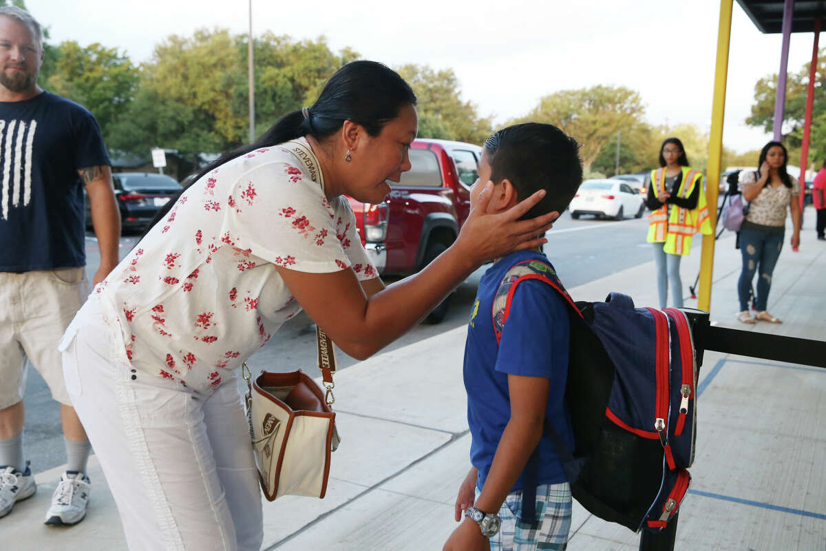 First big wave of schools in San Antonio start classes today