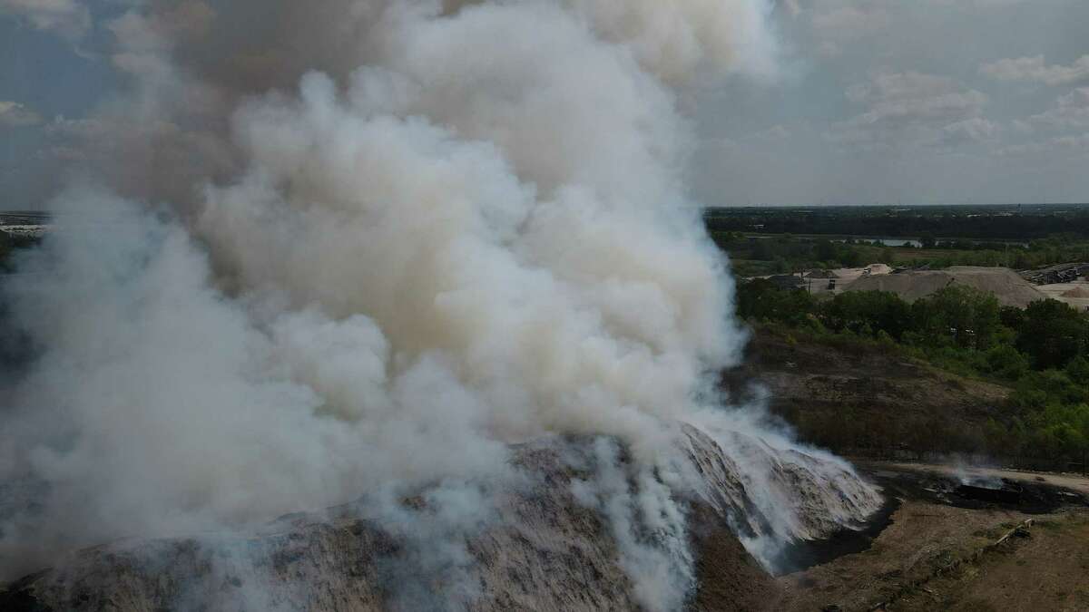 Mulch fire in Northwest Houston may take 1 week to fully extinguish