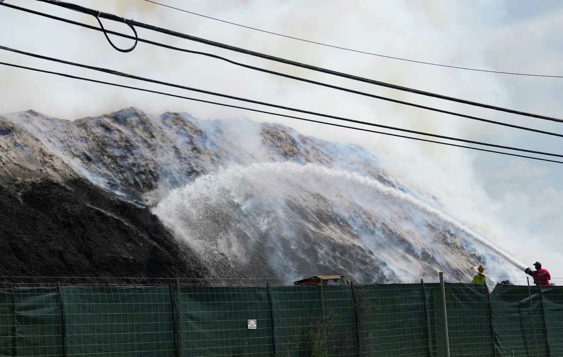Mulch fire in Northwest Houston may take 1 week to fully extinguish