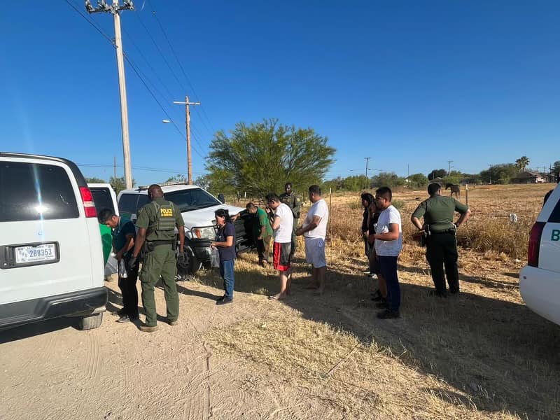Encinal PD aids Border Patrol in apprehending 13 in country illegally
