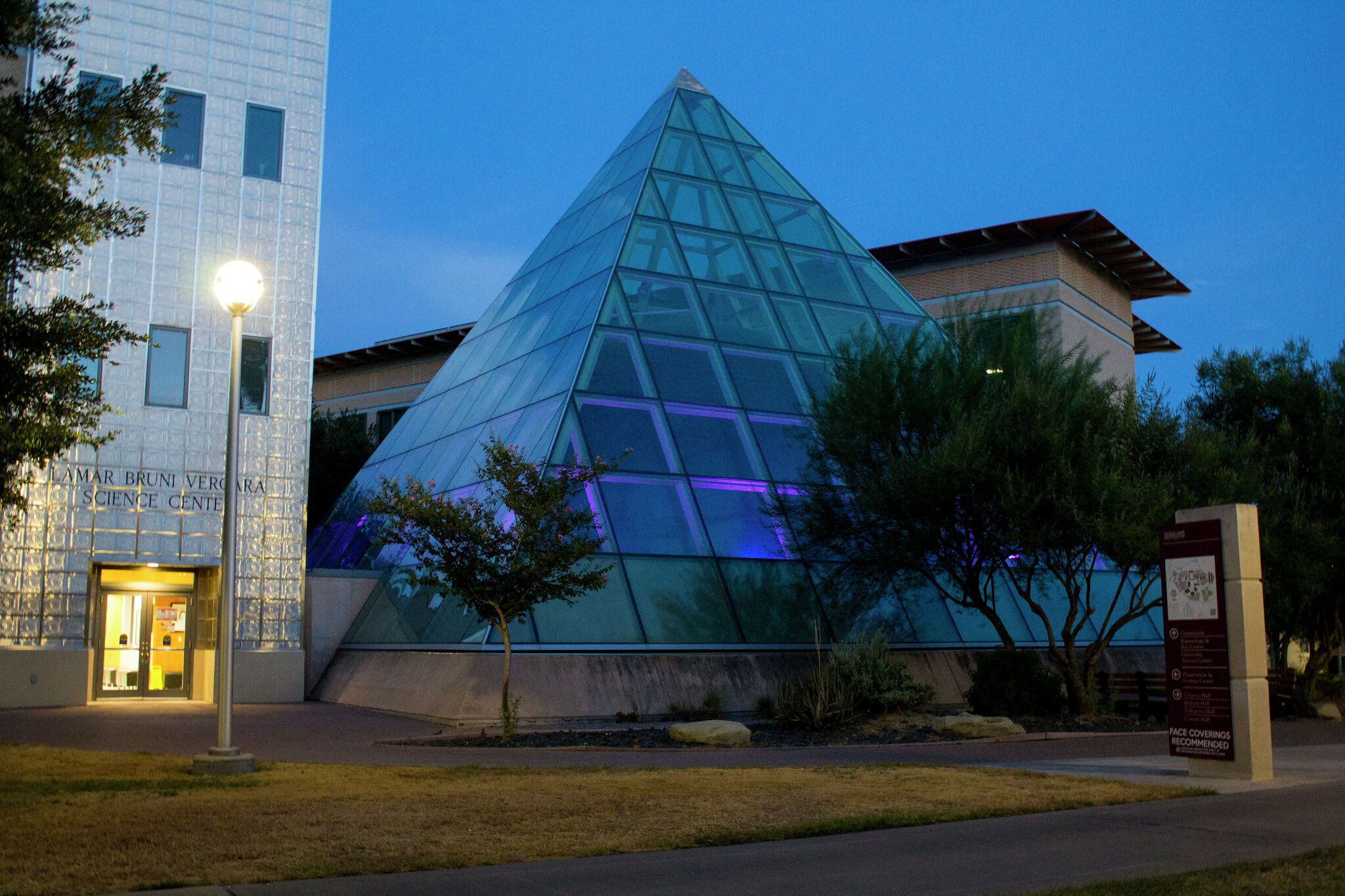 Free photography networking event at TAMIU planetarium on Saturday