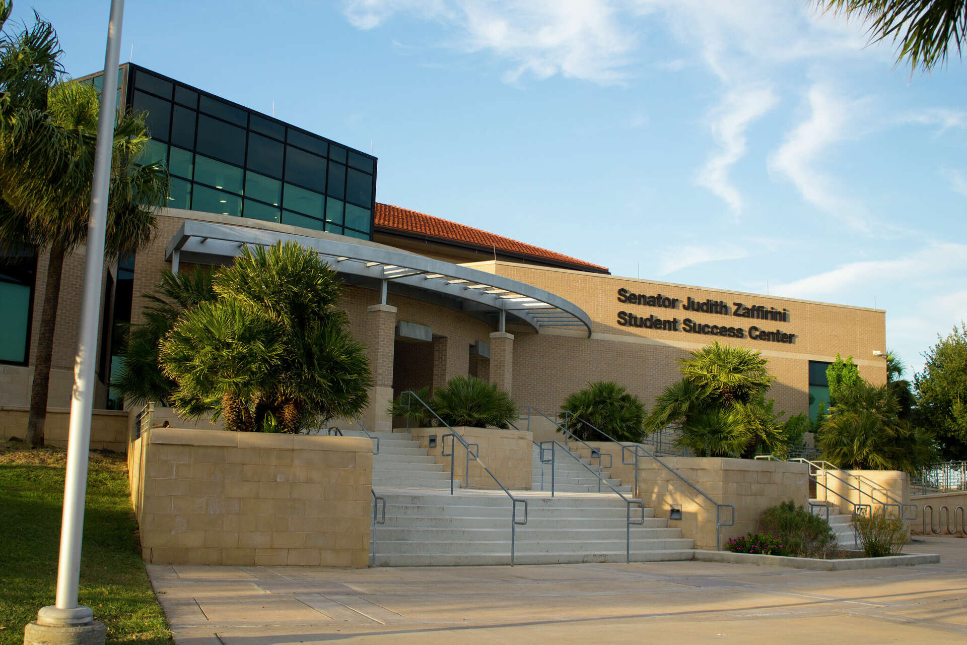 TAMIU Spring 2025 Graduate School Open House to be held Thursday