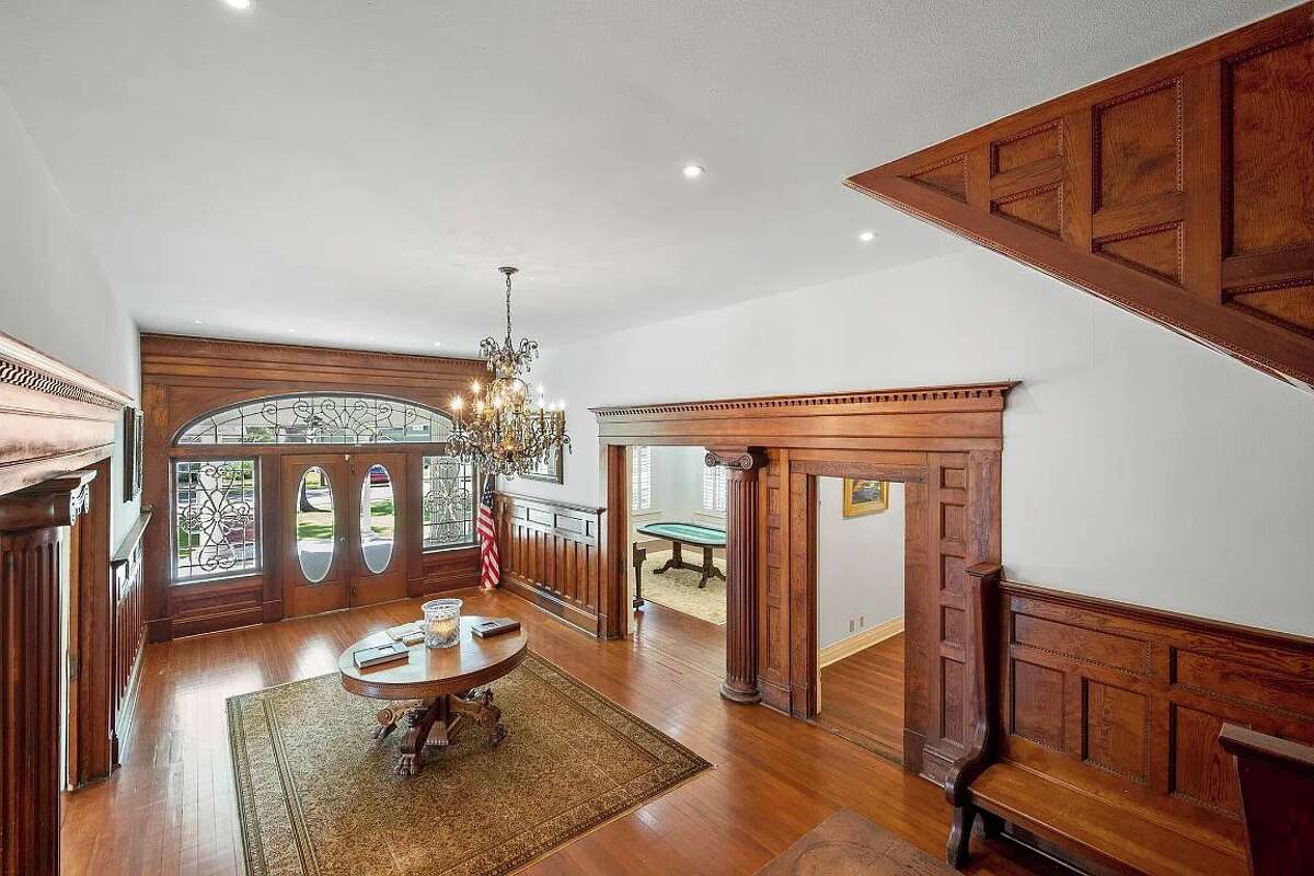Explore Texas history with this 1890s home for sale in Corsicana