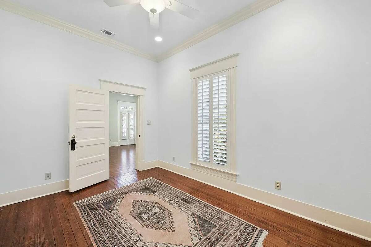 Explore Texas history with this 1890s home for sale in Corsicana