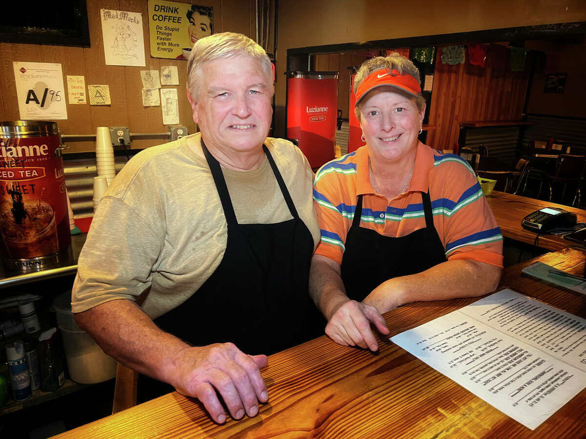 Burgers,Tex-Mex and pizza share San Antonio's Roosevelt Avenue