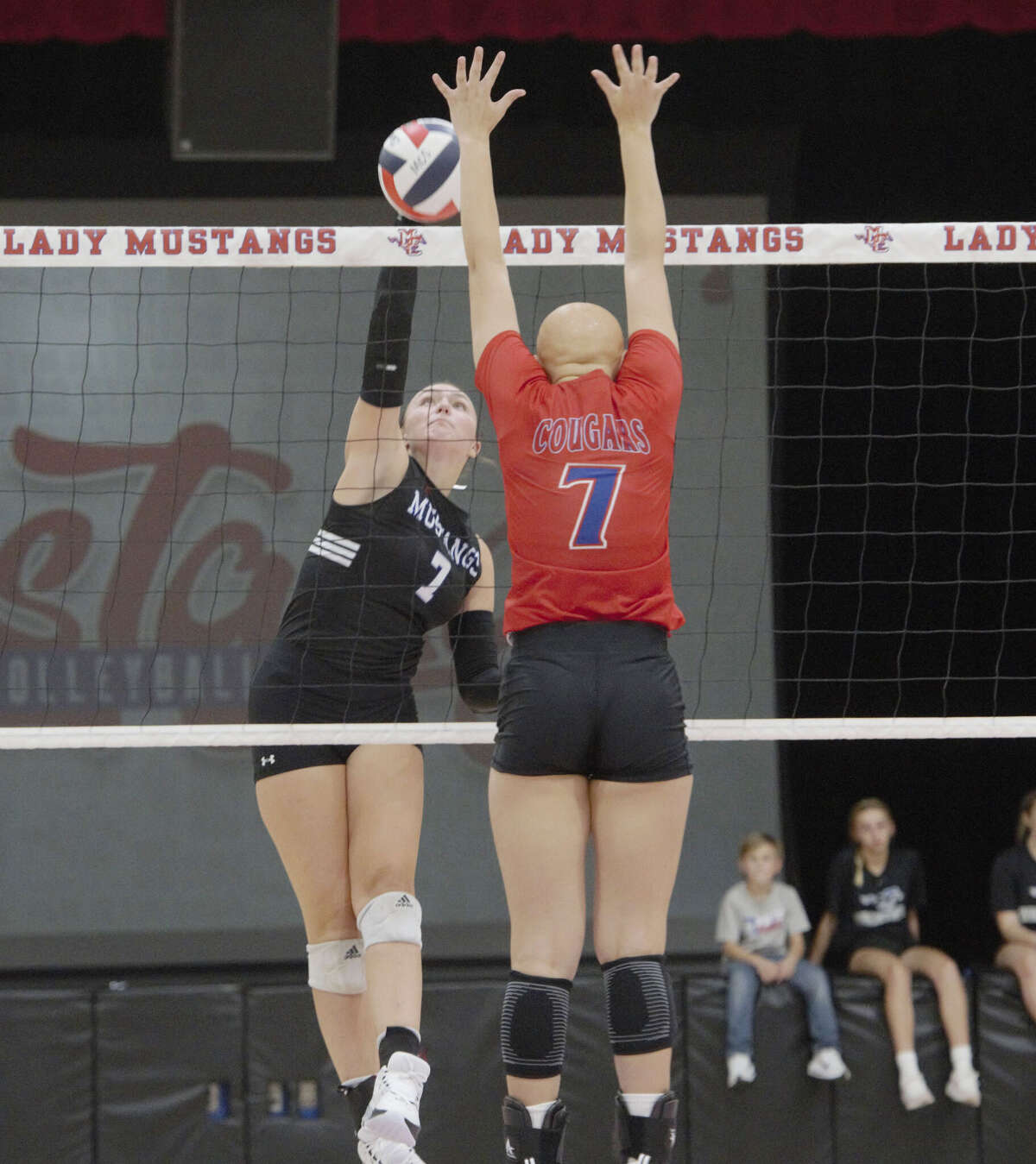 HS VOLLEYBALL: Midland Christian doesn’t drop set, sweeps dual