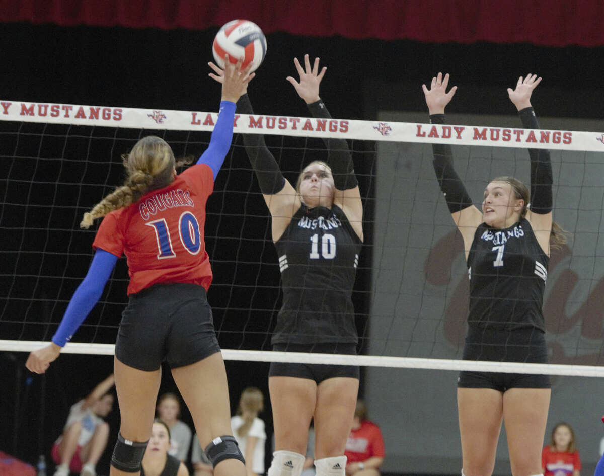 HS VOLLEYBALL: Midland Christian doesn’t drop set, sweeps dual
