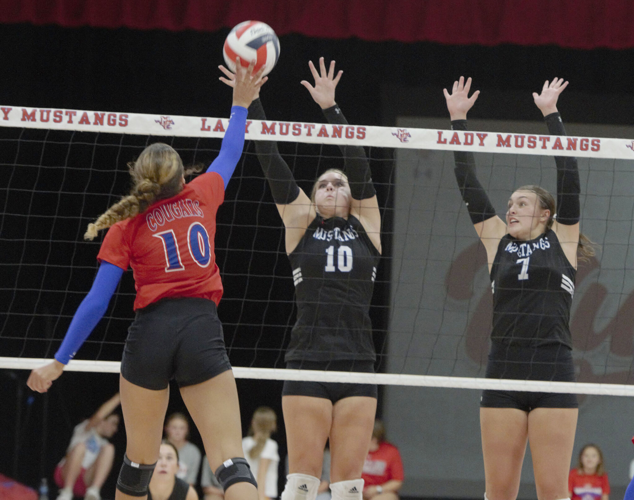 HS VOLLEYBALL: Midland Christian doesn’t drop set, sweeps dual