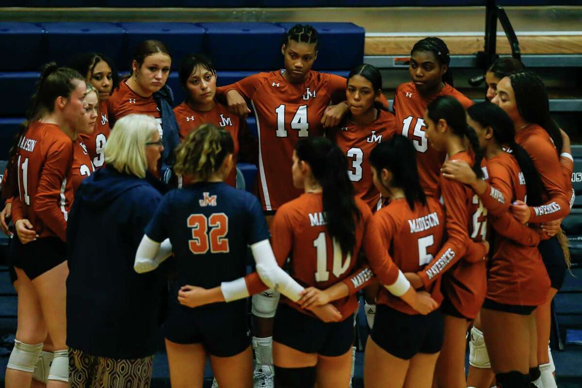 Brennan volleyball is undefeated, off to best start since 2013