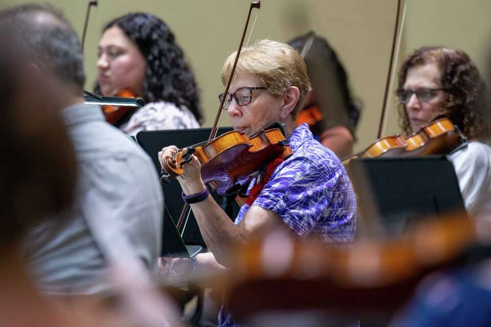 Photos: Local violinists join Philadelphia Orchestra