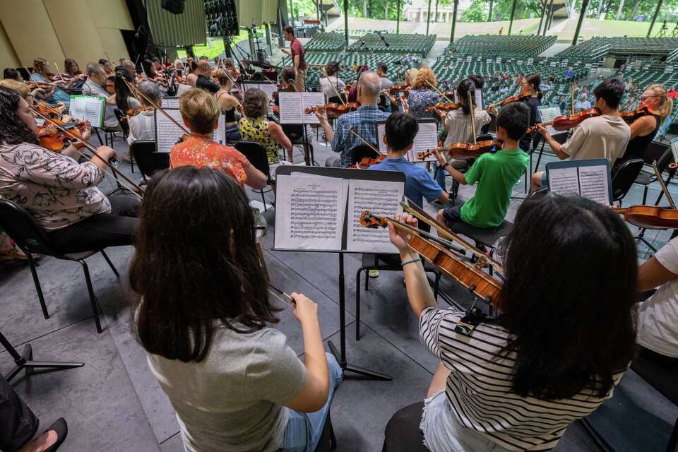 Photos: Local violinists join Philadelphia Orchestra
