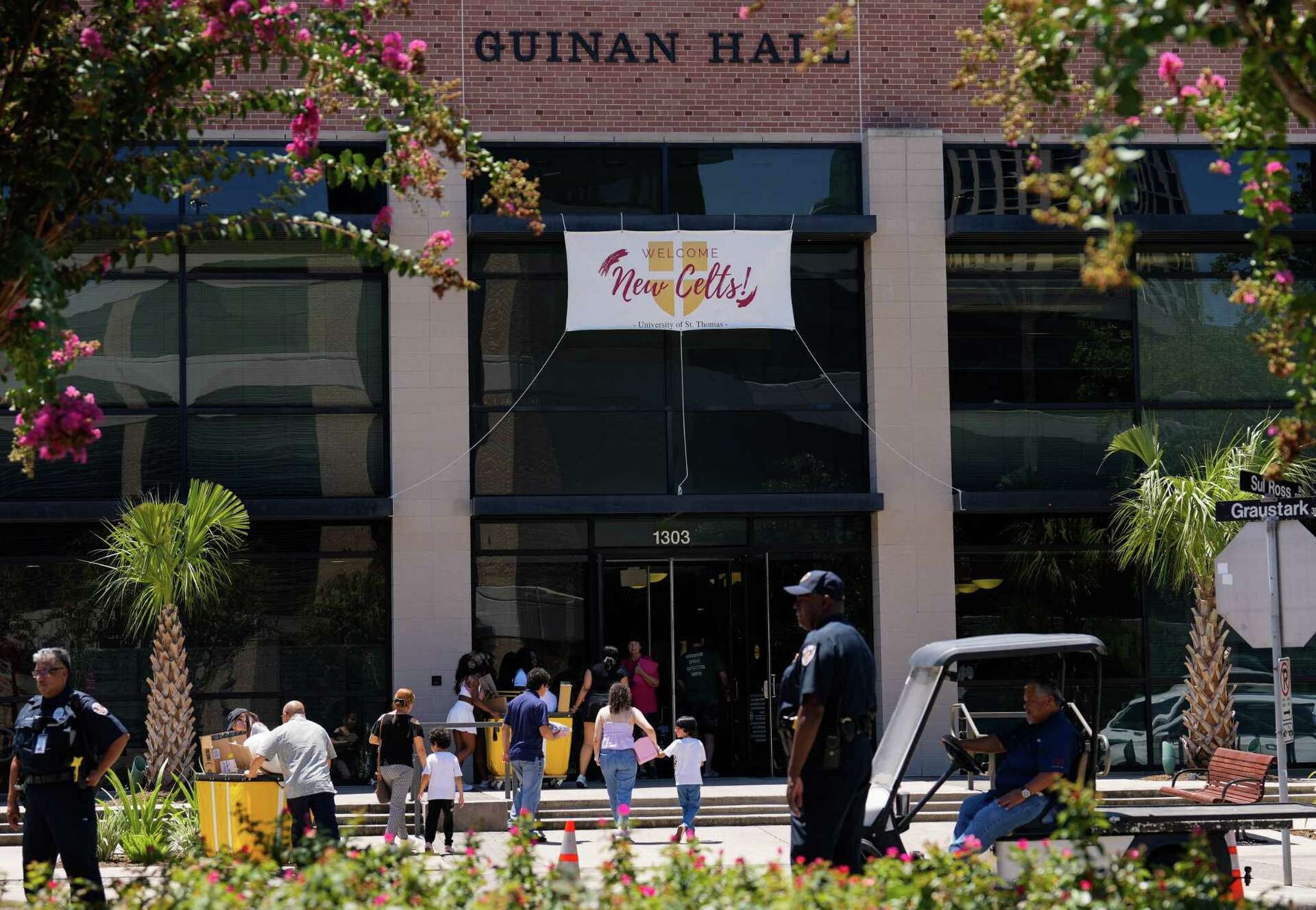 Houston college students face on-campus housing shortages