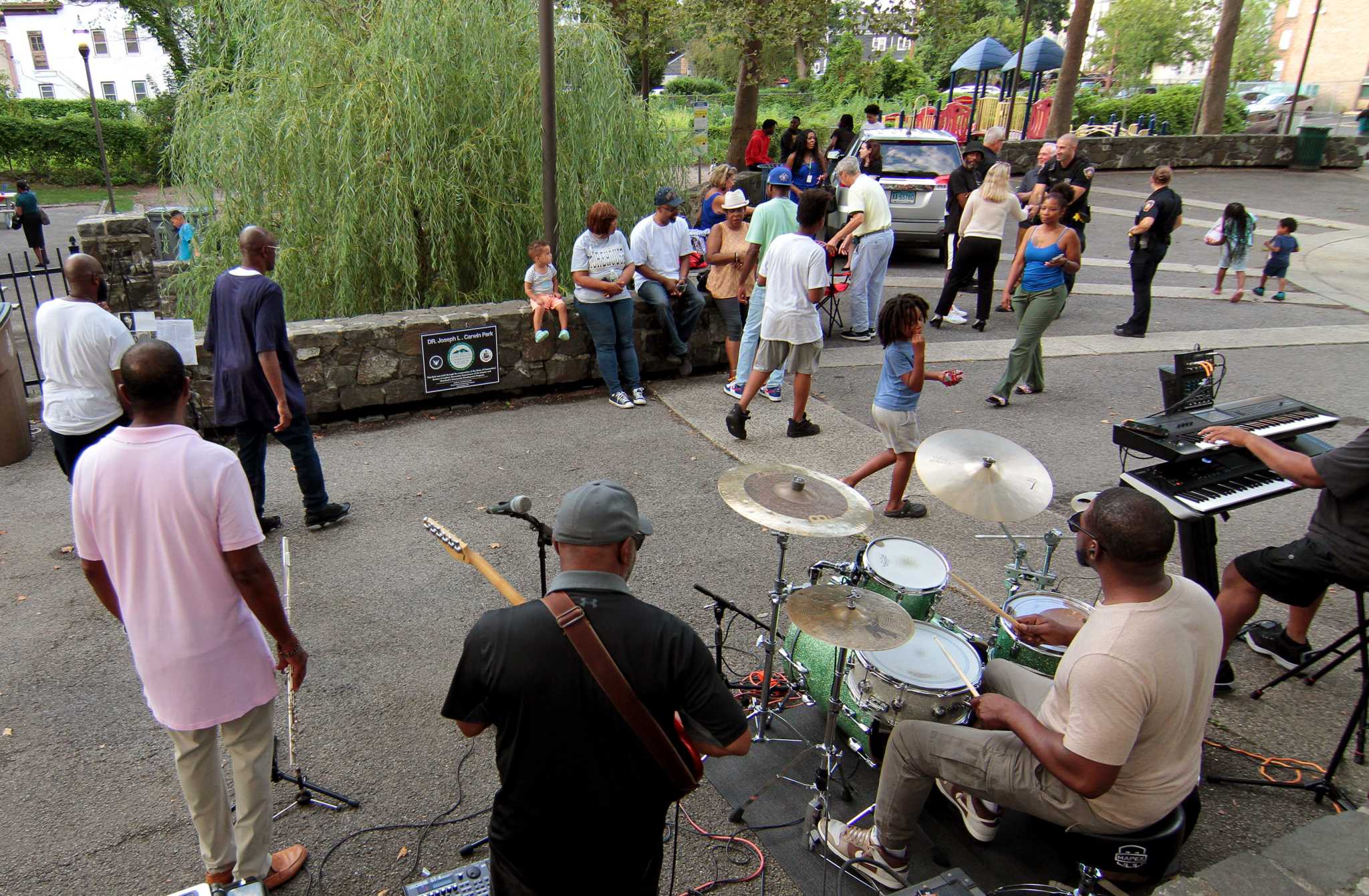 Summer music series wraps up at Stamford's Carwin Park