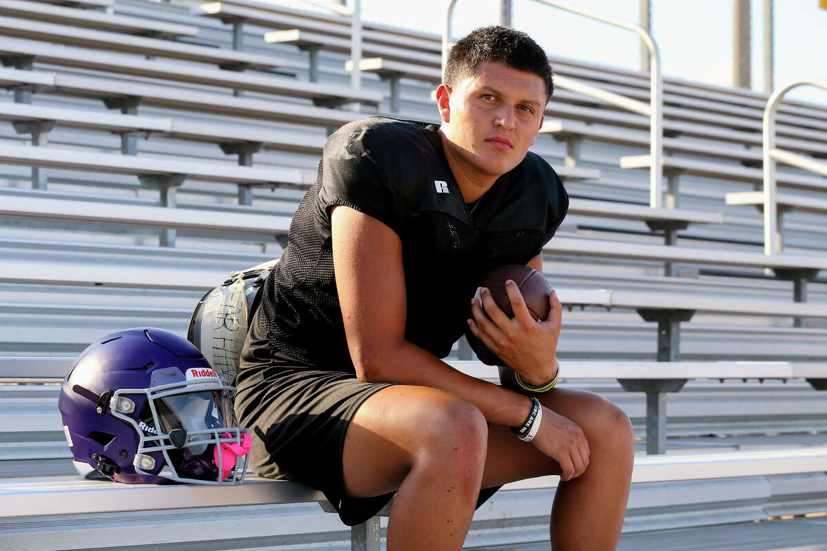 Warren QB Antonio Meza: Overcoming doubts about his size