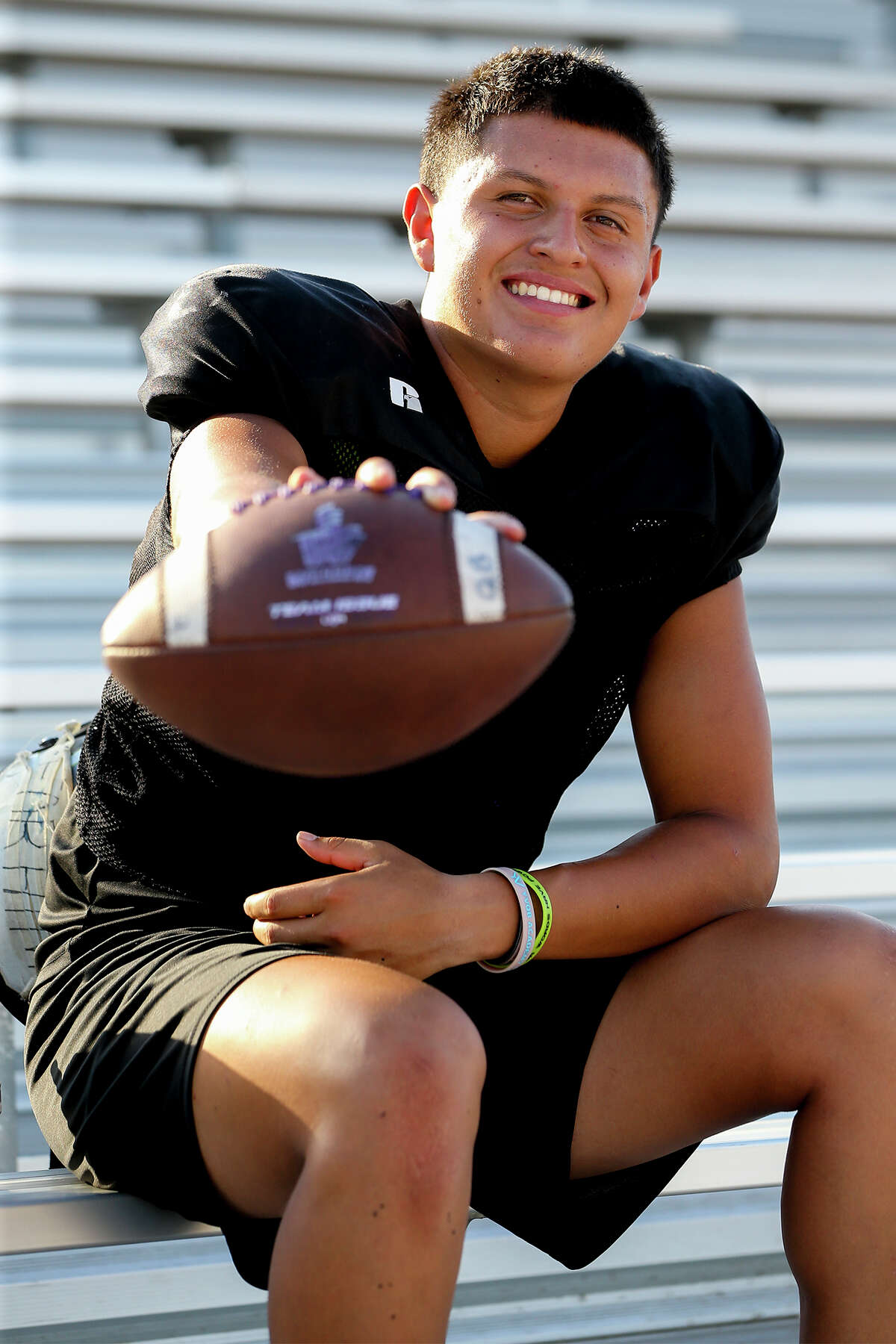 Warren QB Antonio Meza: Overcoming doubts about his size