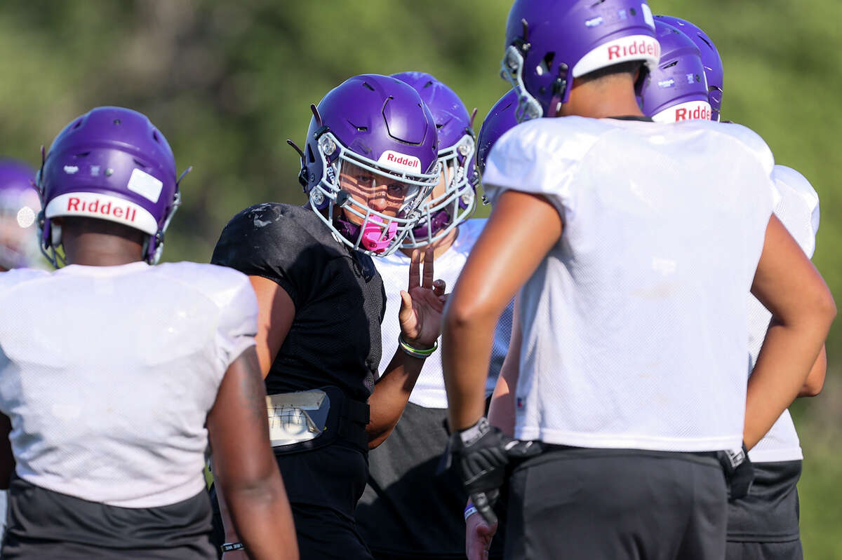 Warren QB Antonio Meza: Overcoming doubts about his size