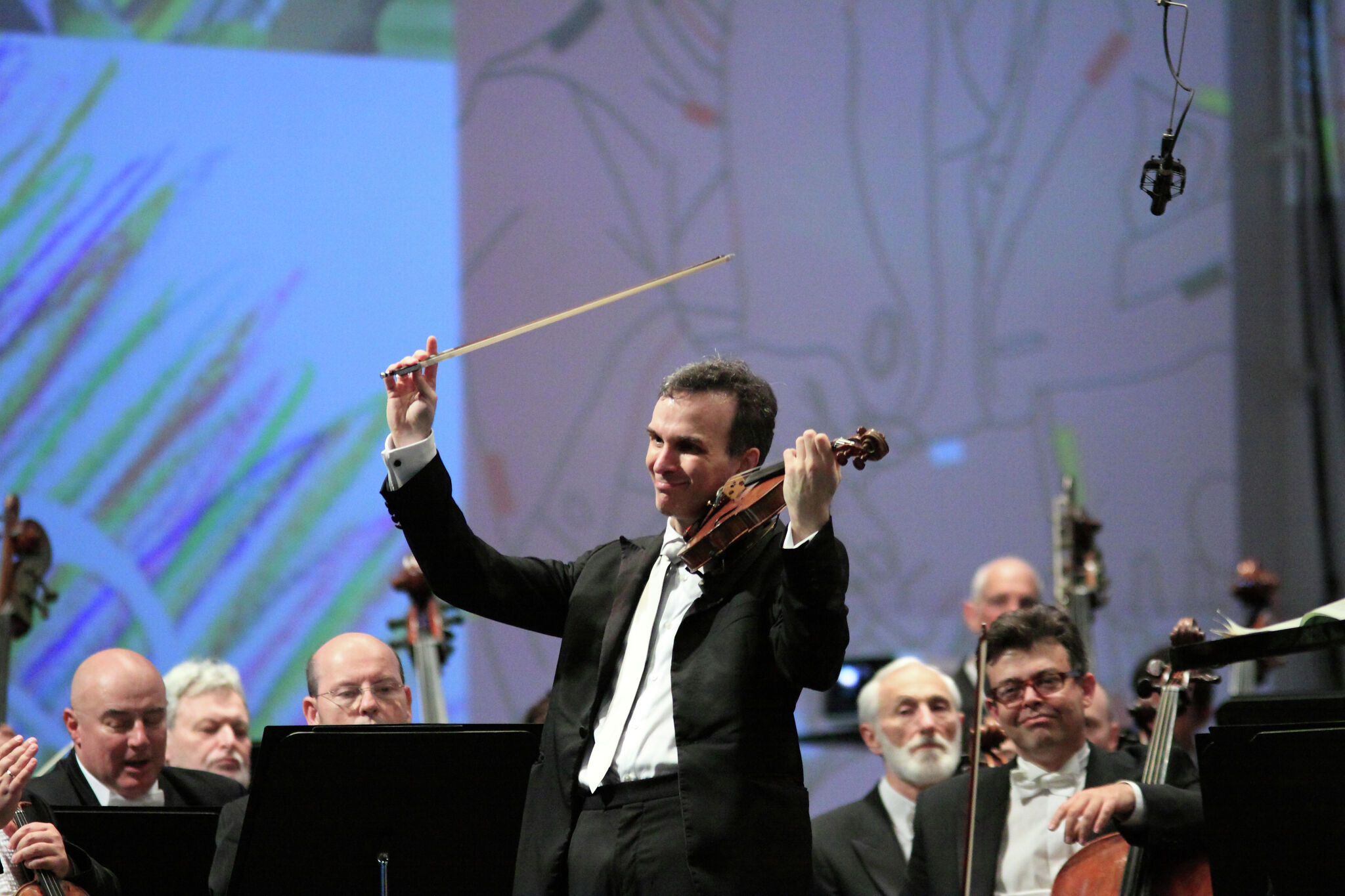 Mini-review: Violinist Shaham brings joy to 'Four Seasons' at SPAC