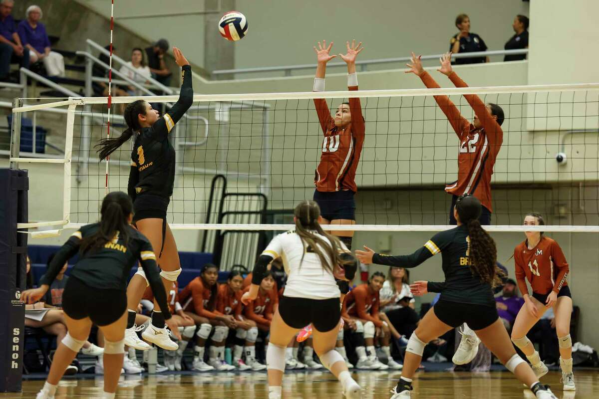 Brennan volleyball is undefeated, off to best start since 2013