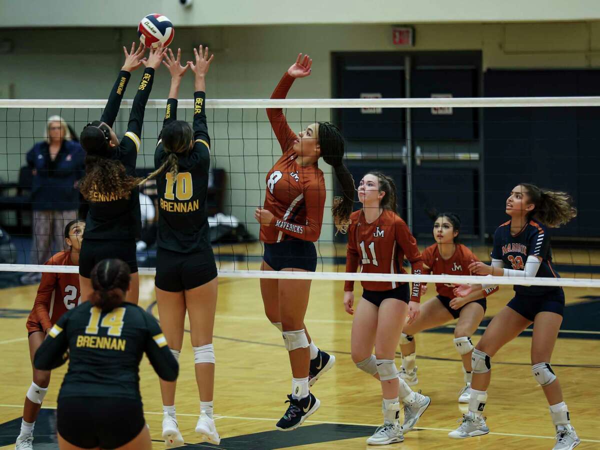 Brennan volleyball is undefeated, off to best start since 2013
