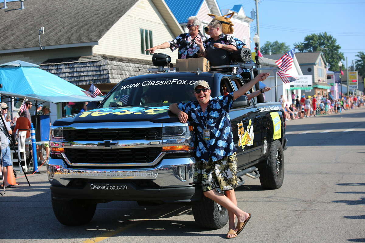 Cheeseburger in Caseville celebrates with Tropical Parade of Fools