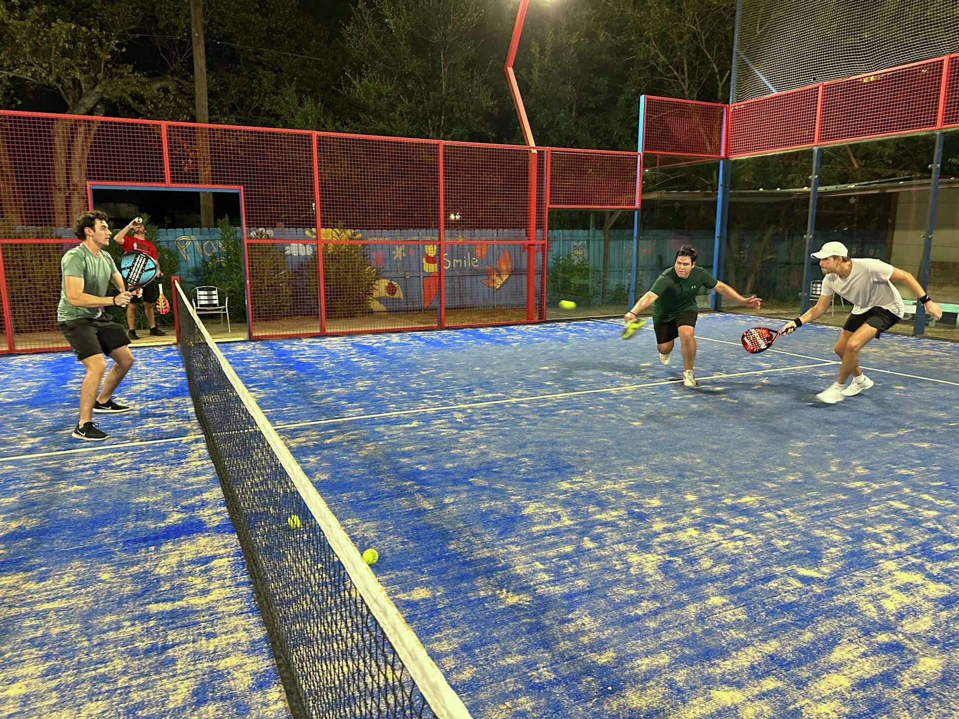 Squash, pickleball, padel, tennis: popular paddle sports, explained