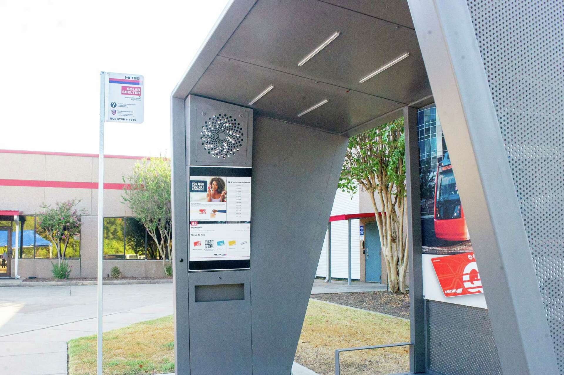 Metro testing solar-powered fans in future bus shelters