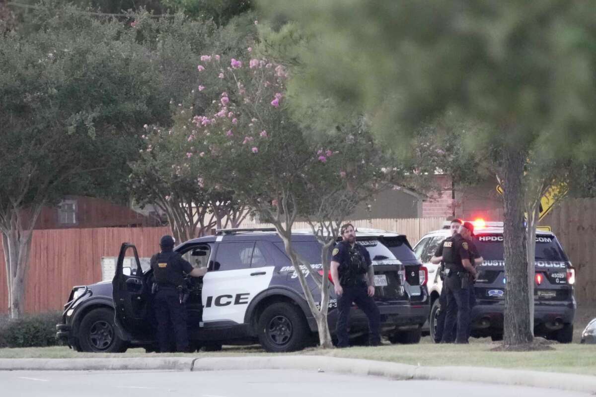 Terran Green suspect linked to wounding 4 officers taken into custody